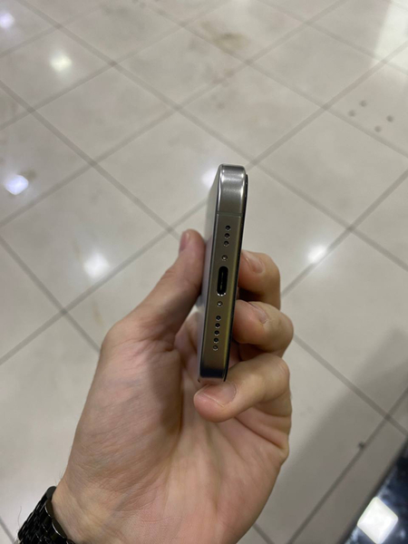 I phone 15 pro natural 256 gb