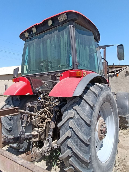 Belarus traktor sotiladi