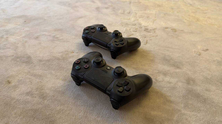 PlayStation 4 (400 GB) + 11 дисков с играми