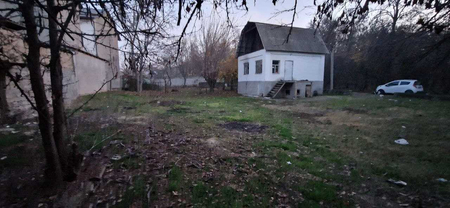 Dacha sotiladi. O'rmon ichida