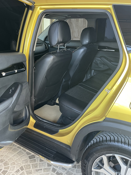 Золотой KIA Seltos для тех кто ценит комфорт и хочет выделиться.
