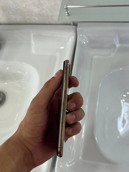 Продается Iphone XS GOLD