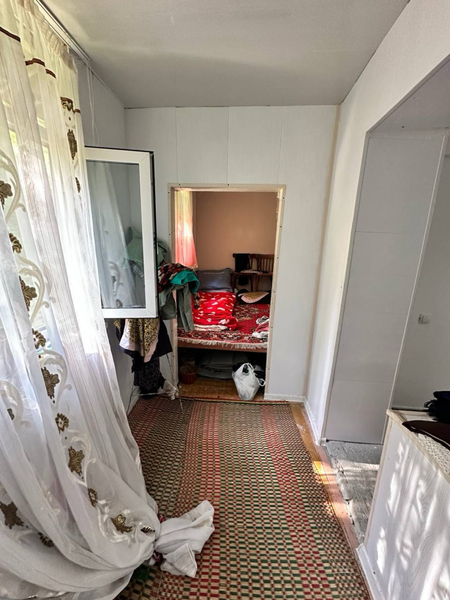 Продаю свою квартиру срочно Алмазар Кара камыш трехкомнатная не торец
