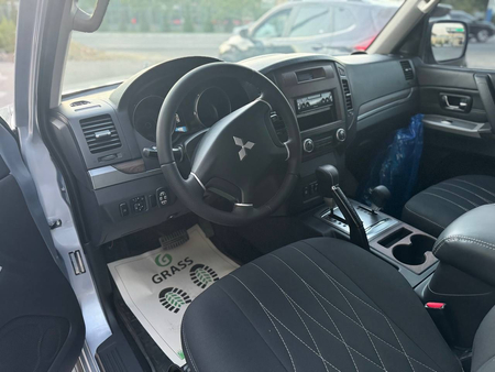 Продам Mitsubishi Pajero 2008 год Автомат 178.000 км = навороты !