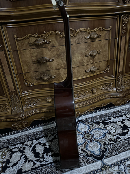 Gitara sotiladi Honor
