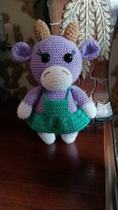 Вязанная игрушка Коровка