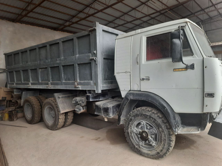 Kamaz 55102 srochna sotiladi