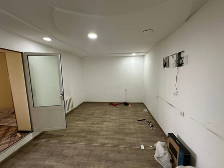 АвиаТур/Офис Вдоль дороги 77 м²