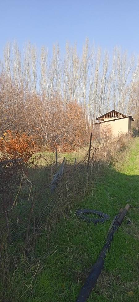 Uchastka sotiladi Toshkent viloyatida Parkent tumanida 40 sotx
