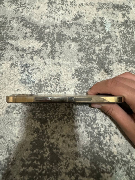 Iphone 12 pro rangi gold