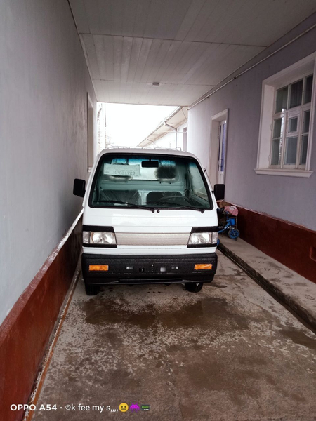 Labo yangi salondan chiqgan