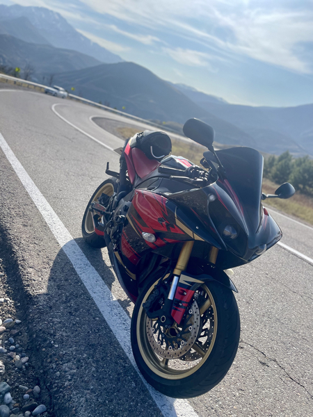 Продаётся YAMAHA YZF-R1 2009 года в идеале