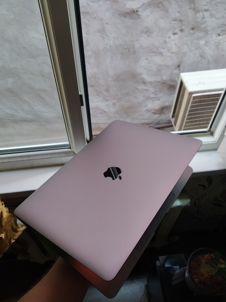 MacBook PRO в идеальном состояние. Полный комплект,