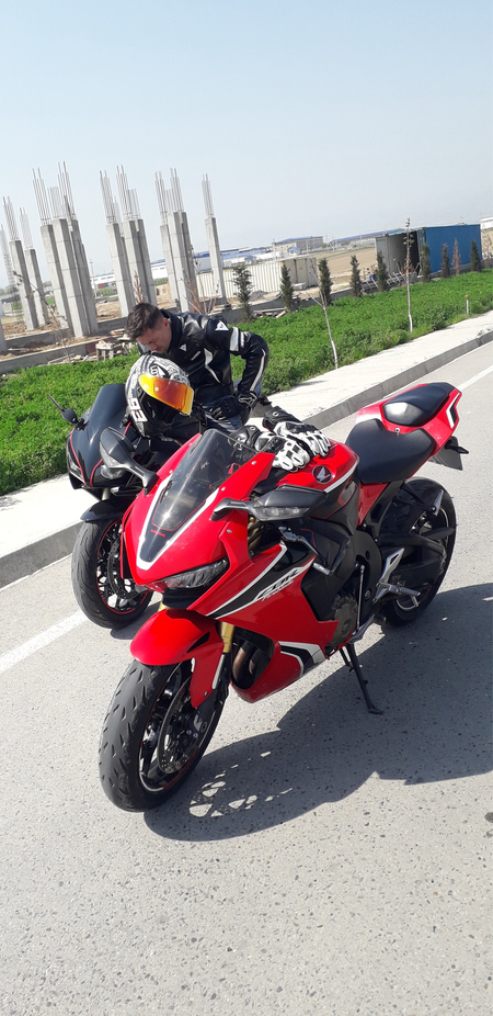 Honda cbr1000rr fireblade”