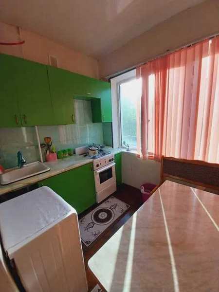 SEBZAR  1в2/2/5. Супер локация. 43м2. балкон 2*6.