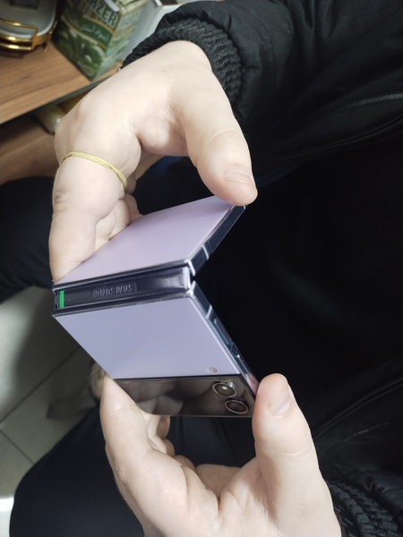 Samsung galaxy Z flip4