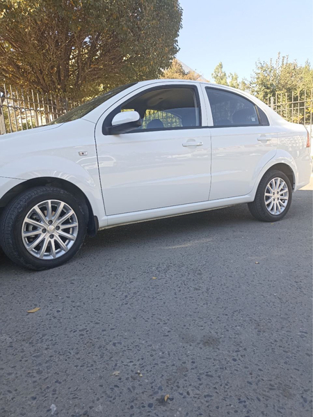 Nexia r3 sotiladi yangi