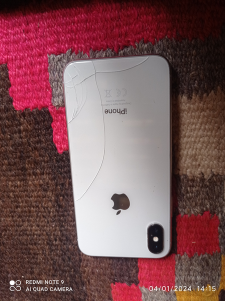 Iphone x 256 gb 170$ aybi orqasi singan
