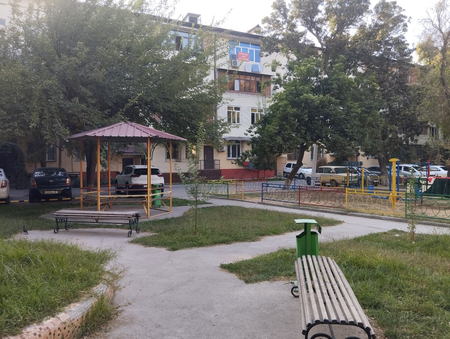 Кора камиш 2/1 да 3 хонали уй сотилади