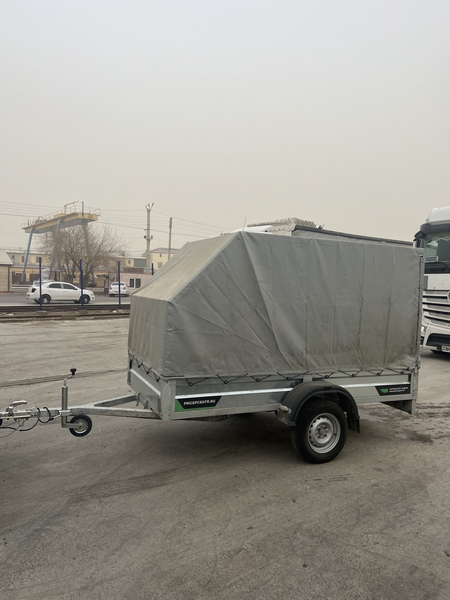 новий прицеп  на лехкавой машинь