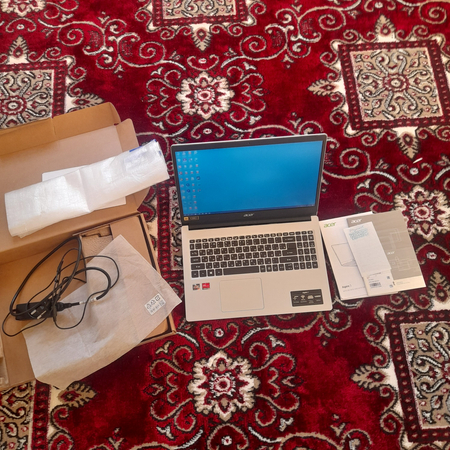Acer rayzen 3 yamgi qardak bor