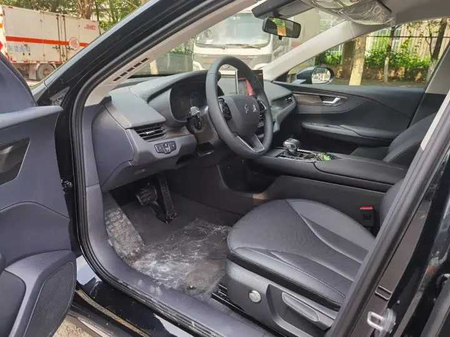 Hongqi EQm5   podklyuch  16700$