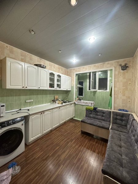 Метро ОЙБЕК.  3 х комнатная квартира срочно 600$