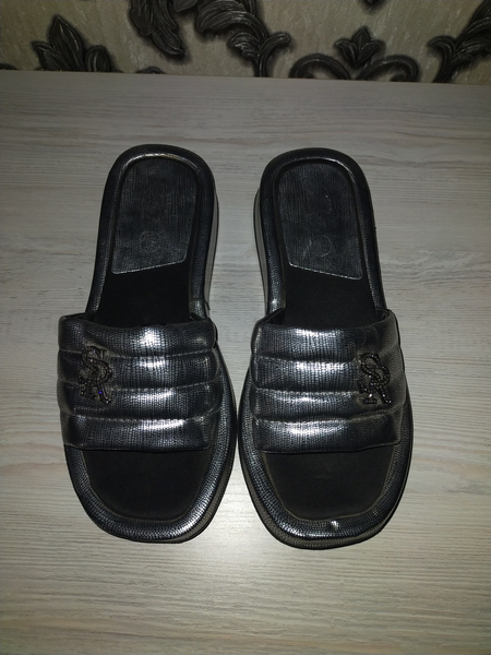 Продам новые шлепки