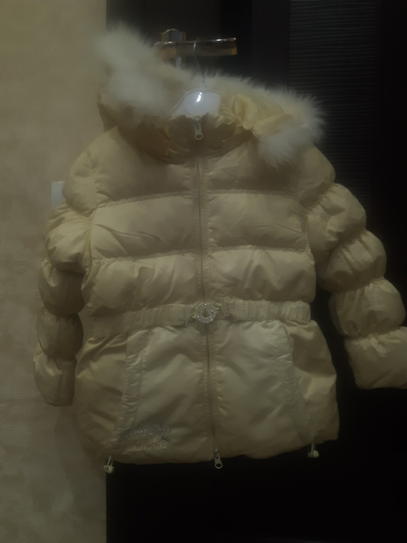 Продам  курточки  на девочек.