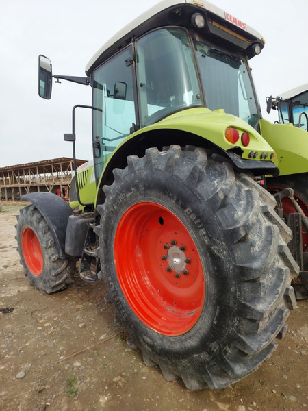 Traktor Arion 630 sotiladi