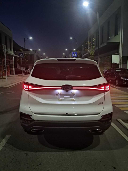 Автомобиль Jac js 8