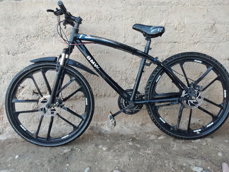 Velasiped sotiladi BMW