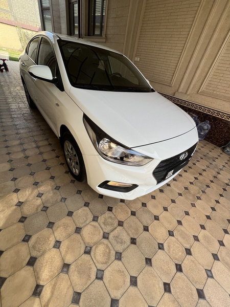Hyundai Accent sotiladi!