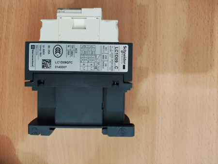 Контактор переменного тока марки Schneider LC1D09Q7C