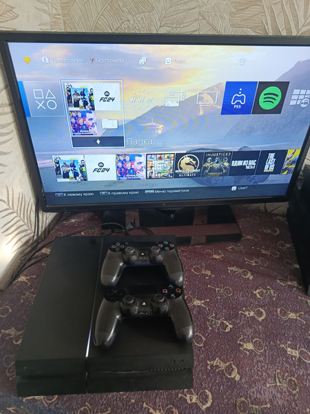 Ps4 fat 3 reviziya 1TB +15top igri +2joystiki