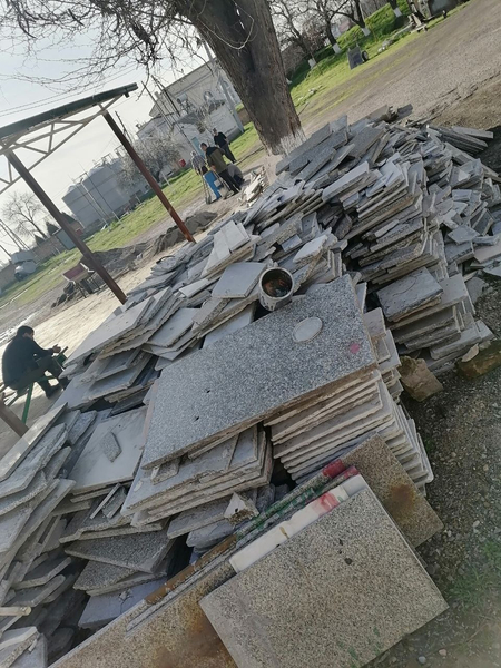Mramor bu sotiladi srochno narxi kelishiladi