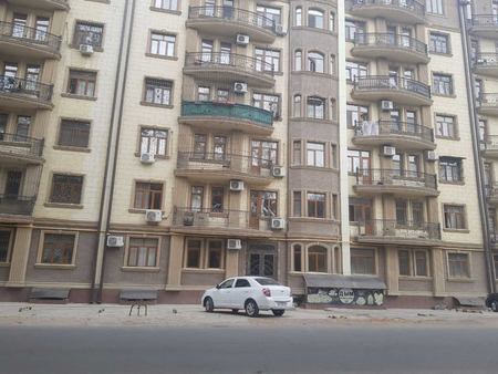 Здания продаются (под офис-учеб. центр) bino sotiladi(Katta padval)