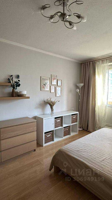 Алайский• 3-комн • 80 м² • этаж 1/4 • [ЖА:002]