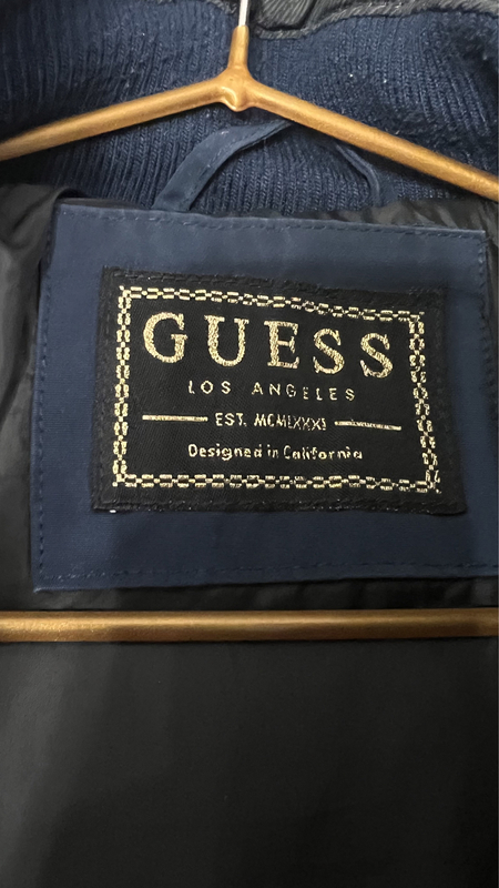 Фирменная куртка Guess