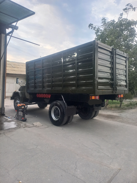 Zil 131 sotiladi