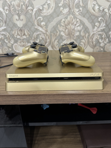 PlayStation PS4 GOLD Limited Edition