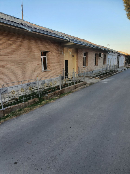Hovli sotiladi srochno