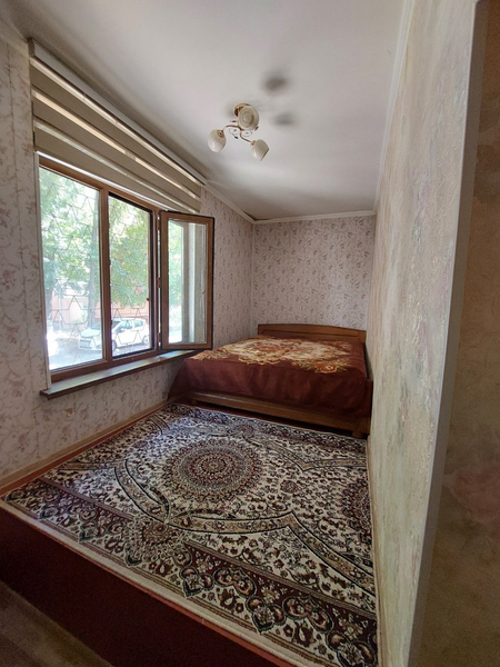 Чилонзор 18 квартл.1²/1/5  хамма шароит.бор.300.у.е + реалтор хакки
Чи