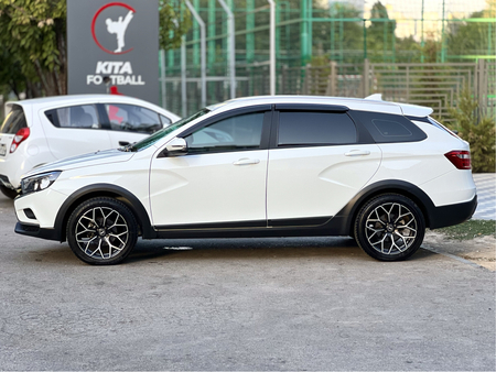Lada Vesta SW Cross Lux/Prestige 2021 год