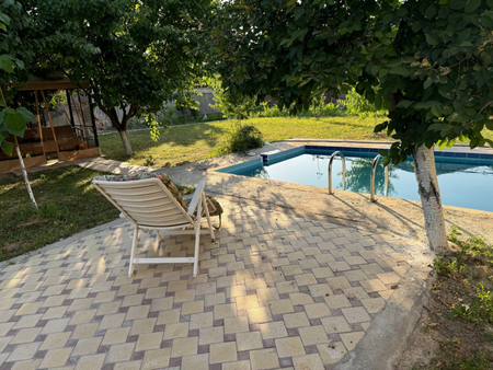 Dacha bor suv boyida tapchan sauna qibray