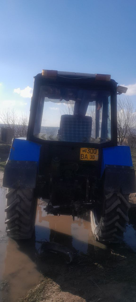 Traktor sotiladi