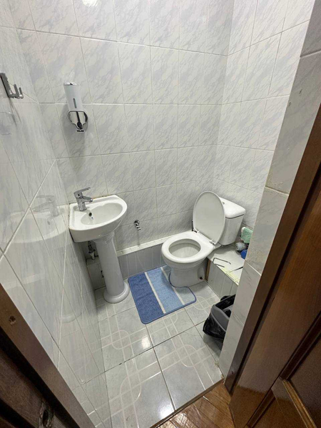 V4551 АРЕНДА 5/4/4 Паркент кучаси Ор.р: ОВИР 90м2 Средний ремонт