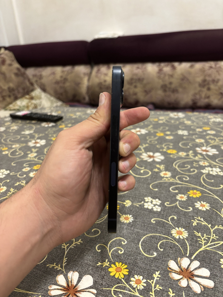 iPhone 13 128GB в хорошем состоянии