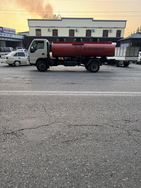 Isuzu 2008 srochna sotiladi