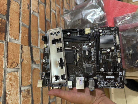 Plata GIGABYTE H81 Sotiladi